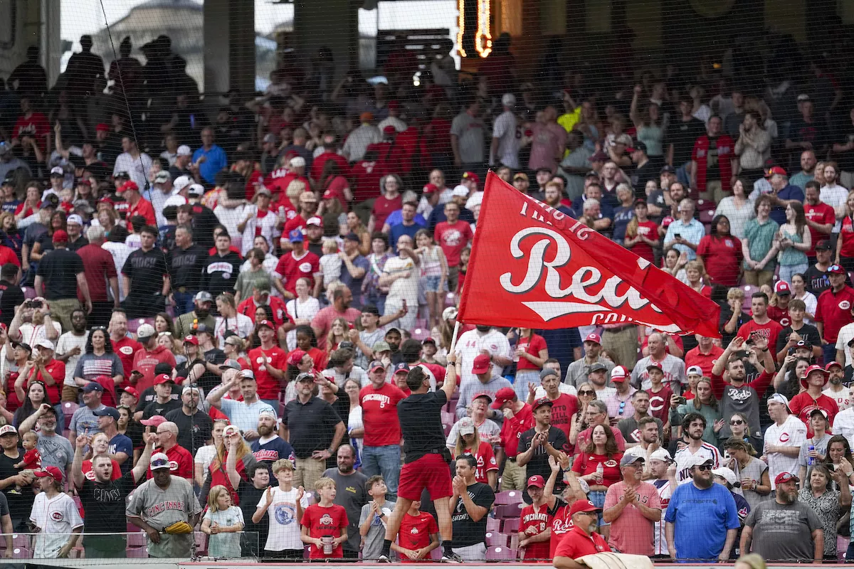 [PHOTOS] The Cincinnati Reds Win First Game in Series Against the ...